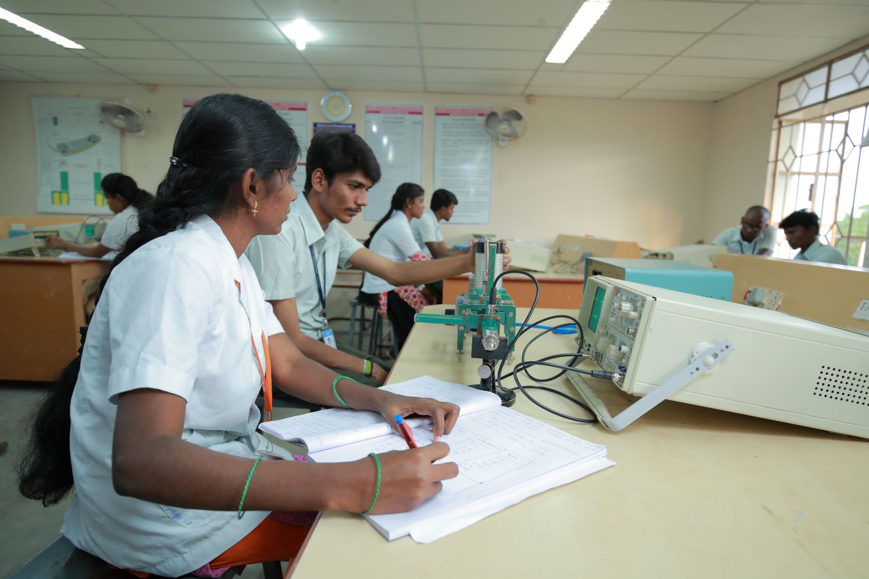 ECE-LAB DETAILS - Erode Sengunthar Engineering College